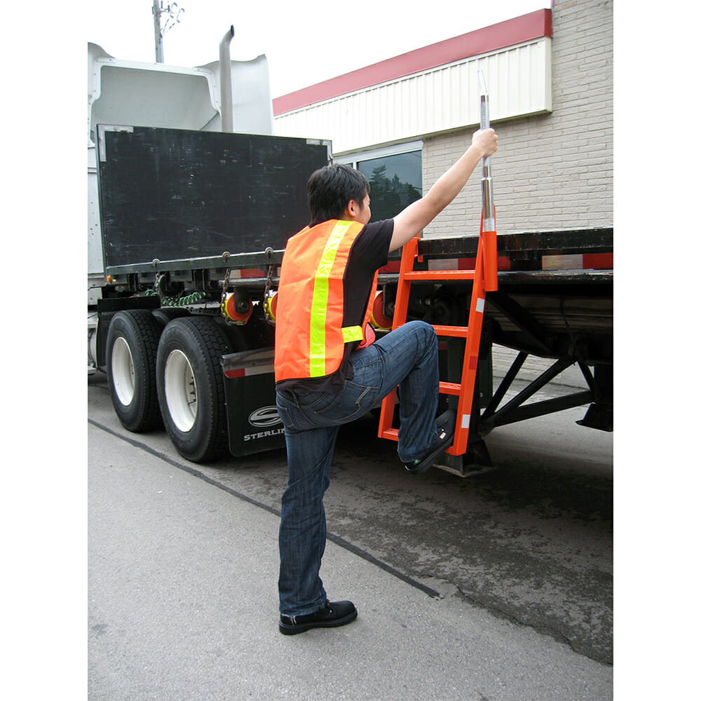 PORTABLE FLAT-DECK LADDER - CTS CARGO